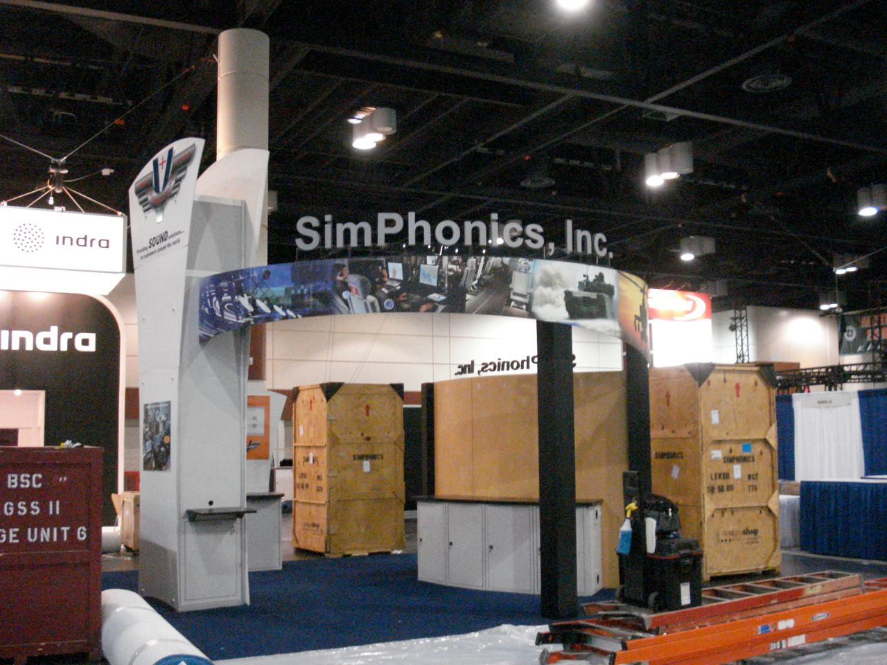 Buy a used - Nimlok 20'x20' Island Booth - UsedBooths.com