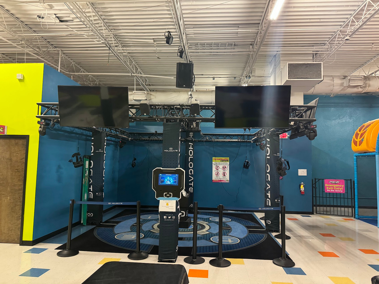 Recently Sold Used Booth! - 5x5meter 9.5ft tall black truss system ...