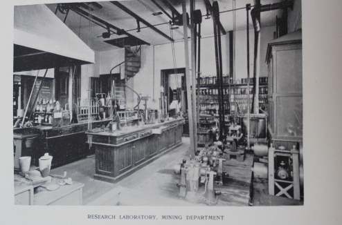 An Illustrated History of the University of California Berkeley 1895 ...