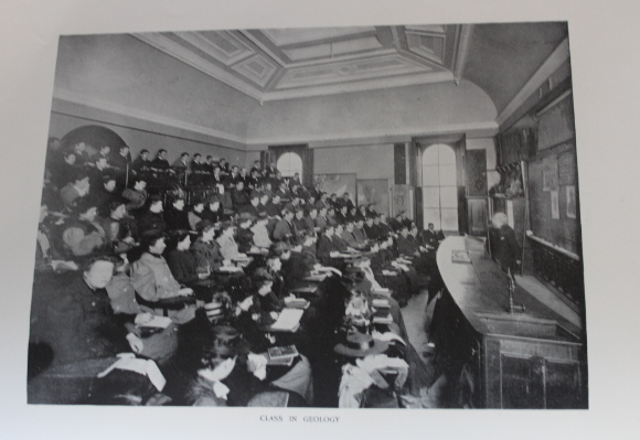 An Illustrated History of the University of California Berkeley 1895 ...