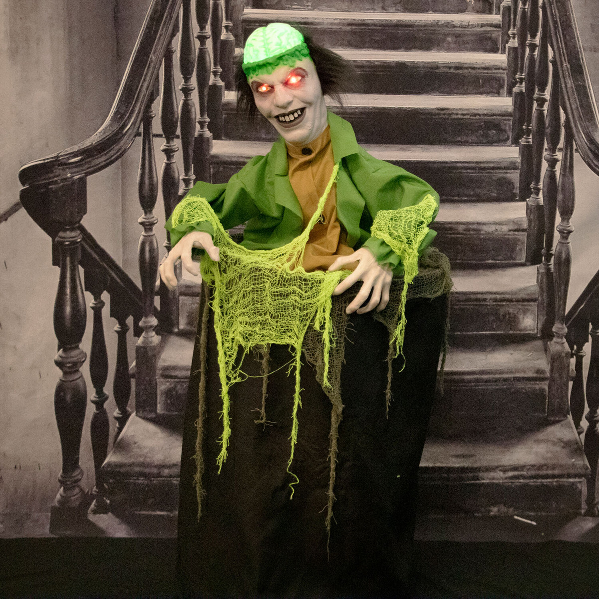 Haunted Hill Farm Dr. Ooze the Animatronic Thrashing Zombie in a Barrel ...