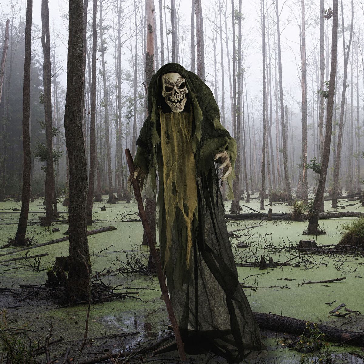 Haunted Hill Farm Life-Size Animatronic Reaper Indoor/Outdoor Halloween ...