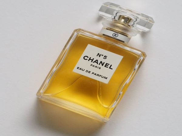 Iconic Fragrances: How a Perfume Becomes a Bestseller - MAIR
