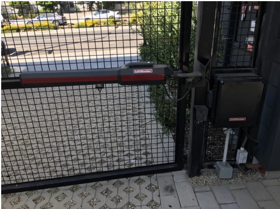 Elevate Your Property Security with the LiftMaster LA500PKGUL Swing ...