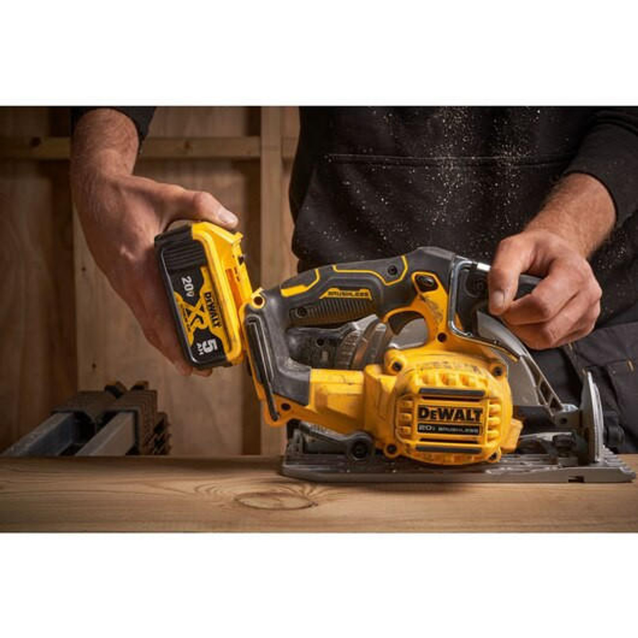 DeWALT 20V MAX 6 1 2 in Brushless Cordless Circular Saw DCS565B