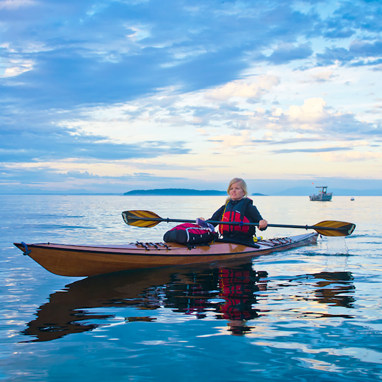 Sawyer Orca V-LAM Kayak Paddle | High-Angle Carbon & Cedar Paddle