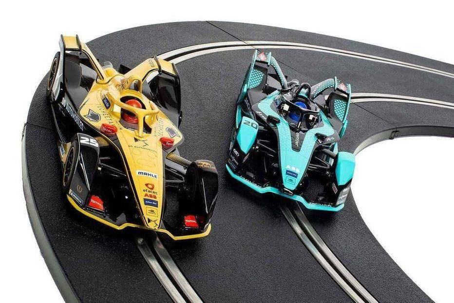 Scalextric Spark Plug Formula E Race Set - Wonderland Models | C1423M ...