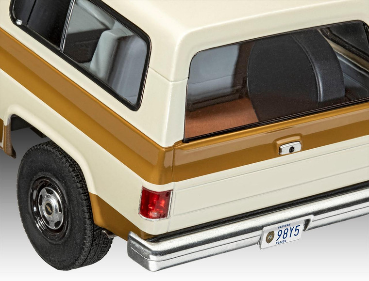Revell 1/24 Stranger Things Chevy Blazer K5 Jim Hopper - Wonderland ...