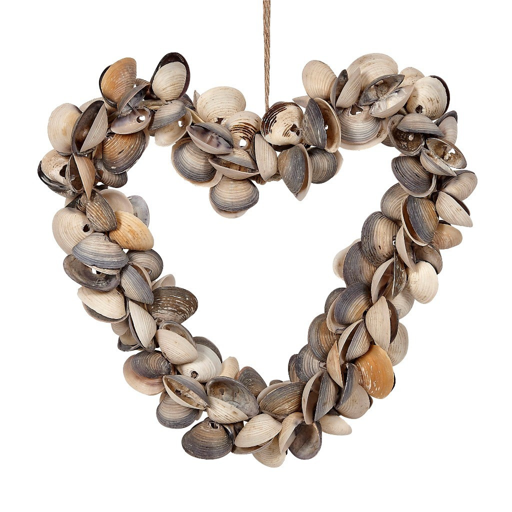 Cay Cay & White Clam Shell Heart Wreath - Seashell Wall Decor - Coastal ...