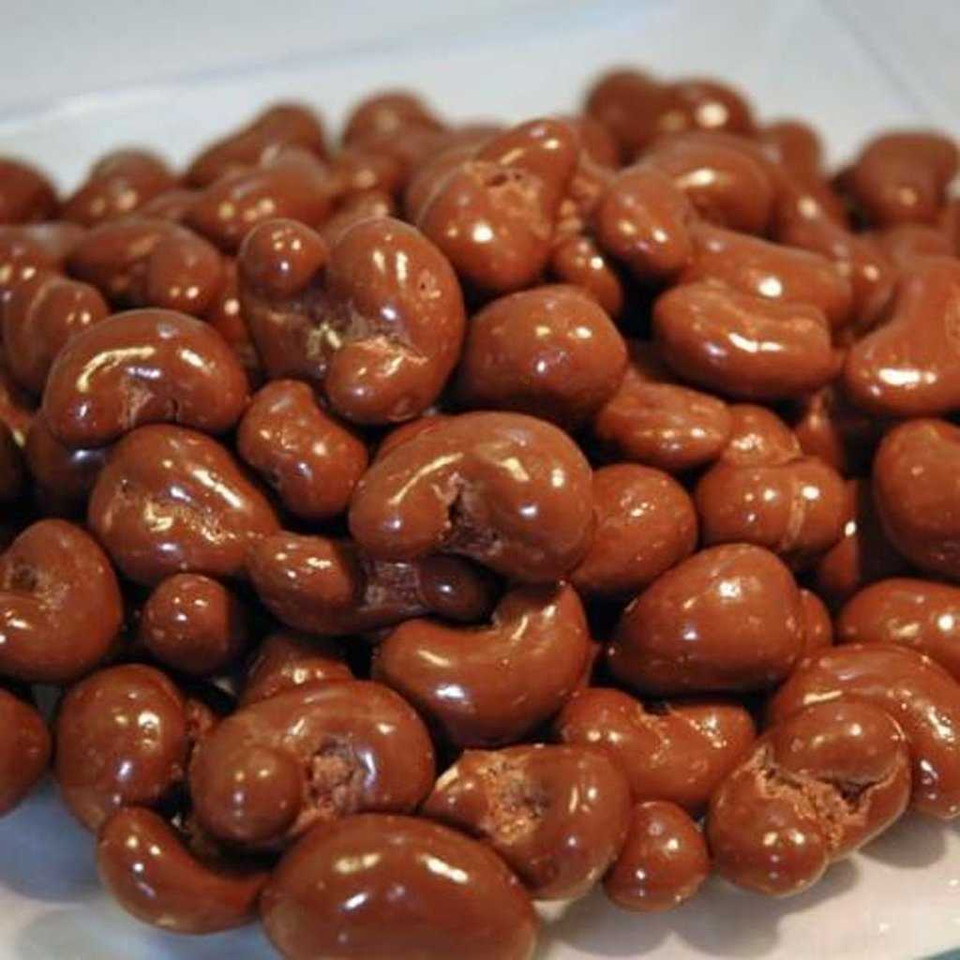 Dark Chocolate Cashews 12 oz - The Nut House
