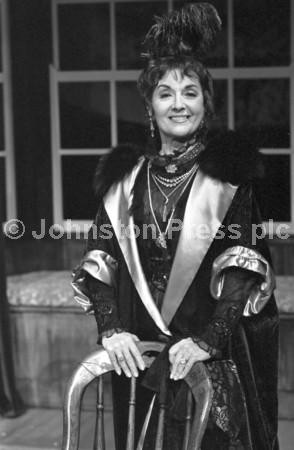 20386280-Scottish actress Una McLean appeared in JM Barrie s play What ...