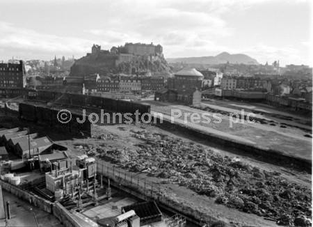 20234880-Looking across from the GPO to Edinburgh Castle in October ...
