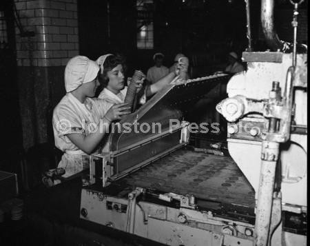 20923513-United Co-operative Biscuit Factory Glasgow - Loading biscuit ...