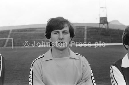 20326828-Headshots of the Hibs football team taken at Easter Road in ...
