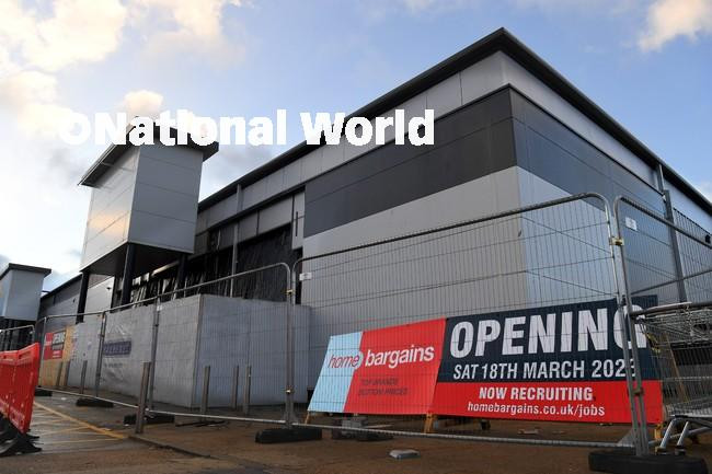 39633203-Photo Neil Cross; Home Bargains under construction on the site ...