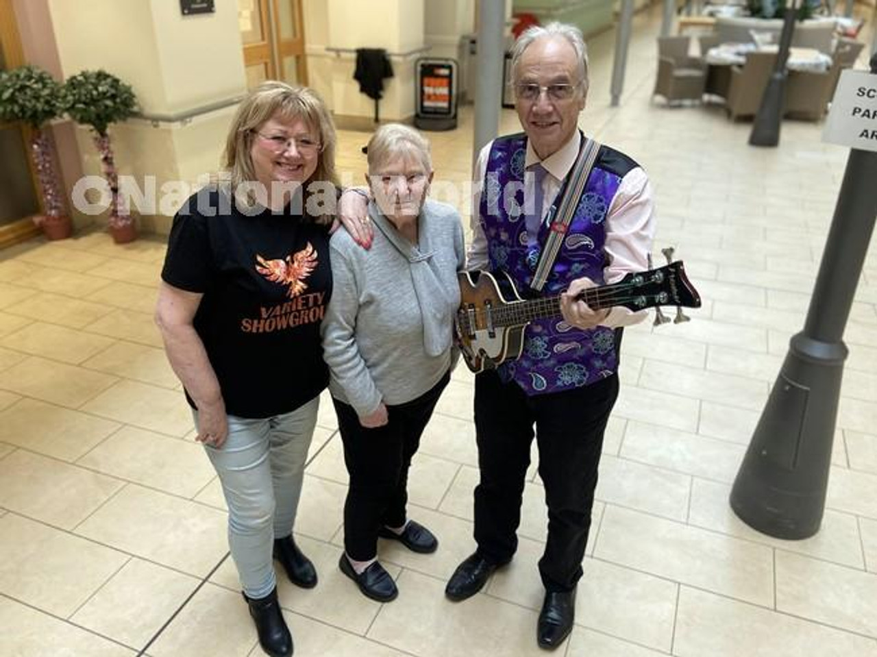 39658614-Linda and Brian Edmenson Phoenix with Fran Charnock centre ...
