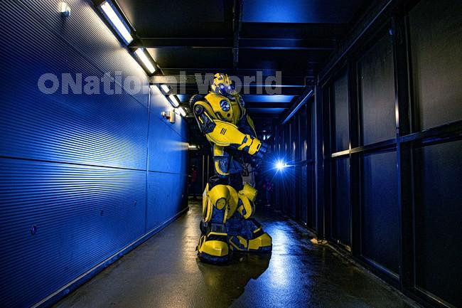 39678155-Transformer Bumblebee entertains visitors at the Sheffield ...
