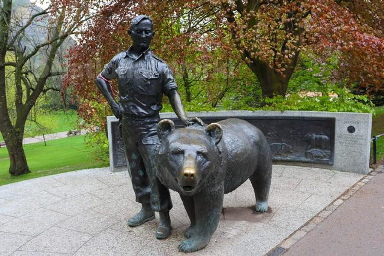 39713163 06 05 23 Edinburgh Gv Of Wojtek The Bear Princes St Gardens