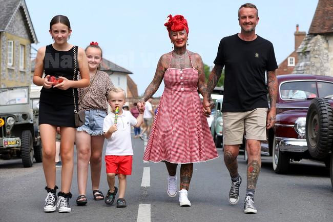 39726917-The Duncan family from Denmead. Michelle and Matthew with ...
