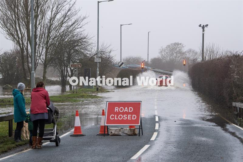 39905867-A driver manges to pass through flood water at Bubwith Bridge ...