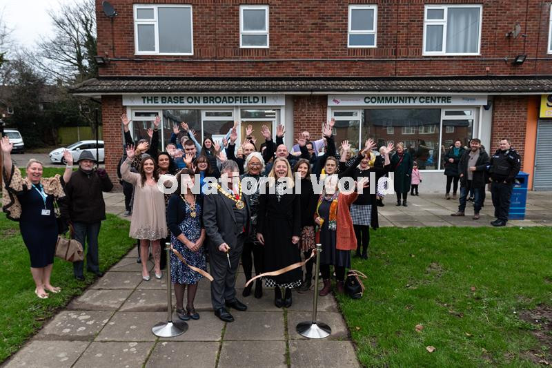 39916847-The Mayor of South Ribble Councillor Chris Lomax officially ...