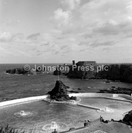 23460318-Dunbar. The pool at the seafront. - National World | Newsprints
