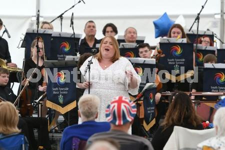 39499780-Soloist Sarah Fenwick singing at the Proms in the Park in ...