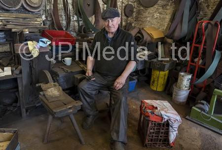 39417295-Brian Alcock who at 80 years old is still working as a grinder ...