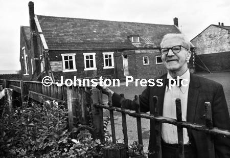 35944821-Harold Ralphs, aged 83, the oldest ex pupil on a nostalgic ...