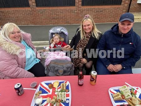 39464619-The Hetherington Family enjoying a shared lunch during the ...