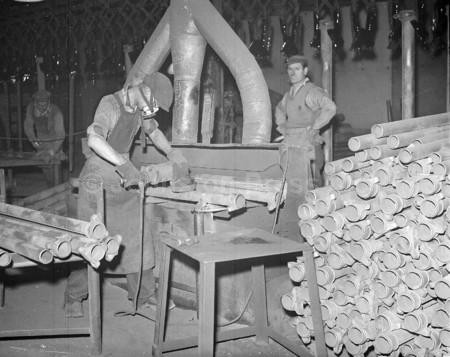 19997529-Carron Iron Works - Falkirk. Smoothing the suface of the pipes ...