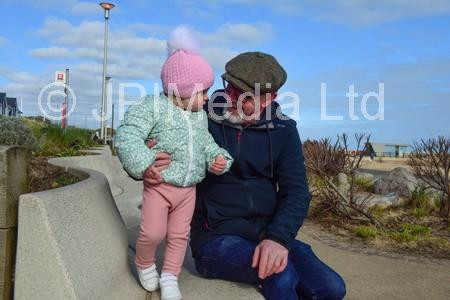 39371028-Rob Dempster and grand daughter Ivy Strong 2 of Sunderland at ...