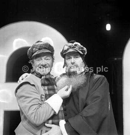 20243490-John Grieve and James Cairncross in Mary at the Edinburgh ...