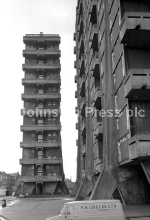22621694-Exterior of the new tower block multi-storey flats at Queen ...