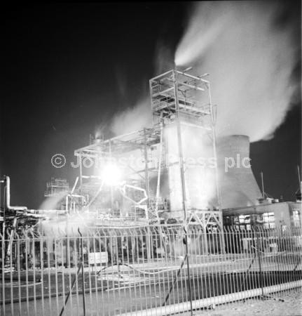 20364354-Fire at the BP Chemicals UK ethanol plant in Grangemouth in ...