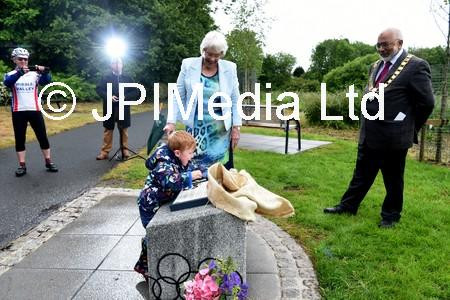 39028166-Photo Neil Cross; The unveiling of the memorial to Peter Ward ...