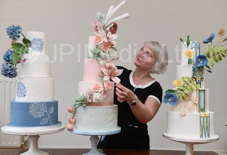 39004458-7th June 2021 Pictured wedding cake maker Amanda Earl from ...