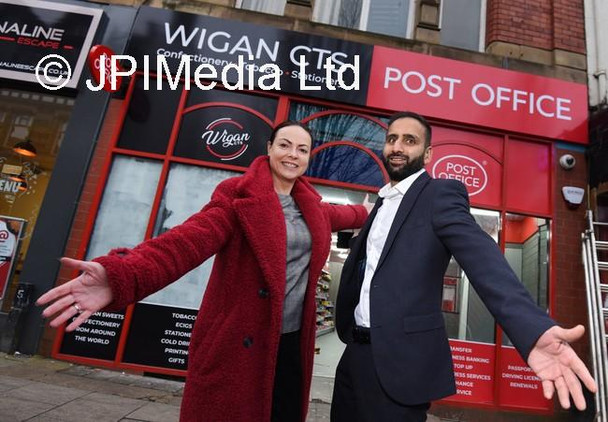 39621344-WIGAN - 30-11-22 Post Office staff, from left, area manager ...