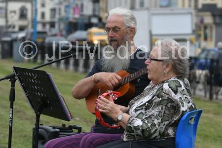 39062538-Geoff MacKenzie and his wife Alison entertaing at the first of ...