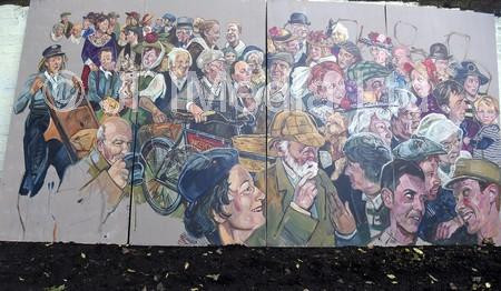 38450054-Pic Lisa Ferguson 25 07 2019 Colinton Tunnel Mural project Artist Christopher ...