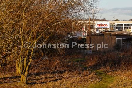 35910996-GV of land sandwiched between the southern perimeter of Tesco ...