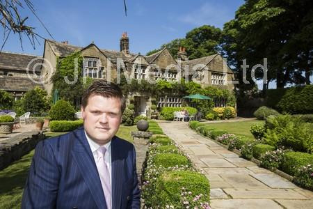 39013925-General manager Joseph Farrar at Holdsworth Hose Hotel ...