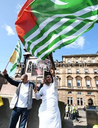 38054931-John Devlin 15 08 2019. GLASGOW. George Square. KASHMIR ...