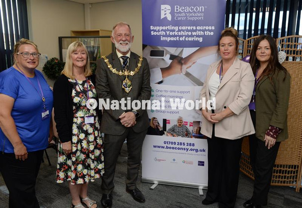 39862540-The Mayor of Rotherham Cllr Robert Taylor visited Beacon South ...