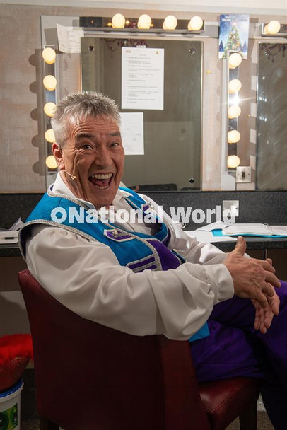39904393-Billy Pearce relaxing in his dressing room at the Alhambra ...