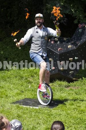 39462449-Platinum Jubille Party at Woodhouse Park, Brighouse. The Magic ...