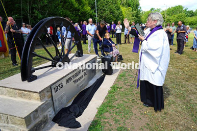 40347912-A new monument unveiled in honour of Arkwright Colliery ...