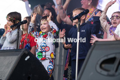 40347952-Year groups from Flakefleet Primary School perform at ...