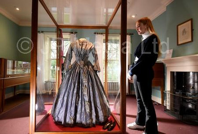 39335141-Exhibition of Charlotte Bronte clothing items at the Bronte ...