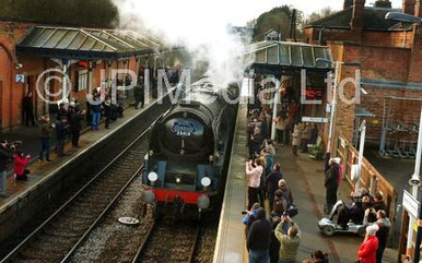 39194195-The Nigel Dobbing memorial steam train arrives at Melton ...